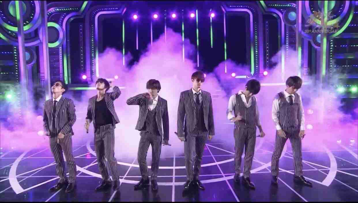 SixTONES「MORE」初表紙 100問100答で神対応続出 | ガールズちゃんねる - Girls Channel