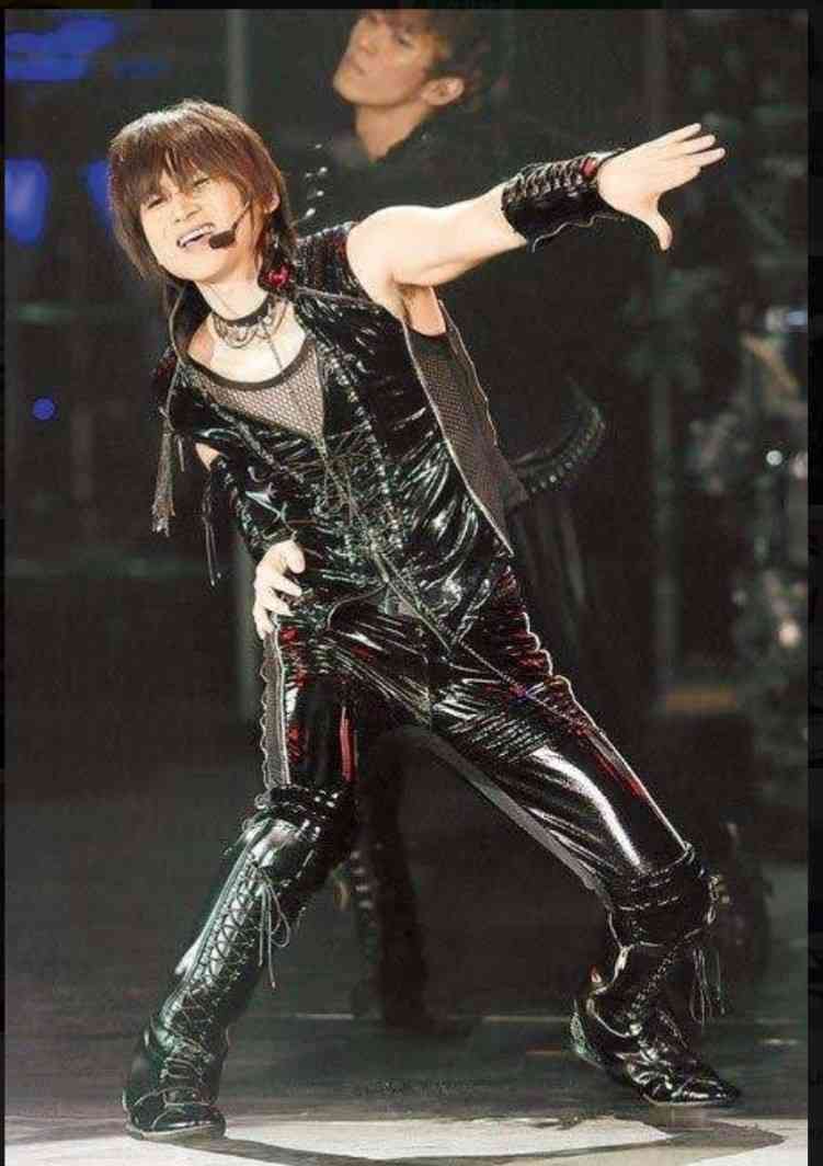 KinKi Kids・堂本光一&KAT-TUN・上田竜也、隠れ家バーで20代女性と合コン現場撮！ 朝7時にみせた堂々"路上ハグ" | ガールズちゃんねる - Girls Channel