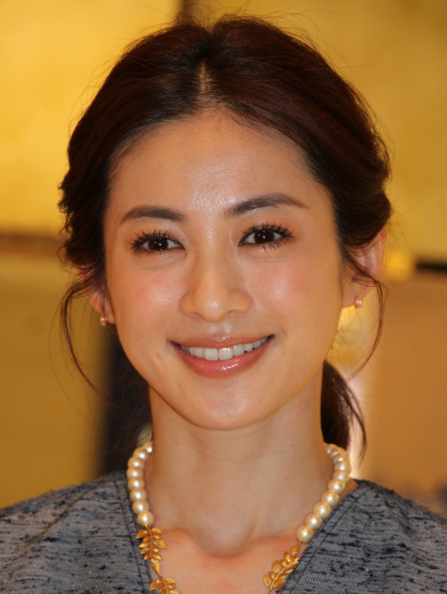 高垣麗子 ピンクベージュカラーのヨガウエア姿 バックショット公開に「綺麗な背中」「ほ、ほ、細い~」 ガールズちゃんねる Girls