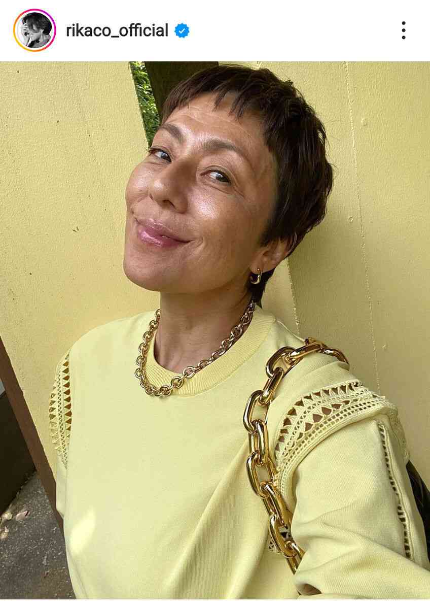 RIKACO、ベリーショート＆小麦肌の56歳私服姿が「カッコイイ」「南欧のセレブ」と反響 | ガールズちゃんねる - Girls Channel
