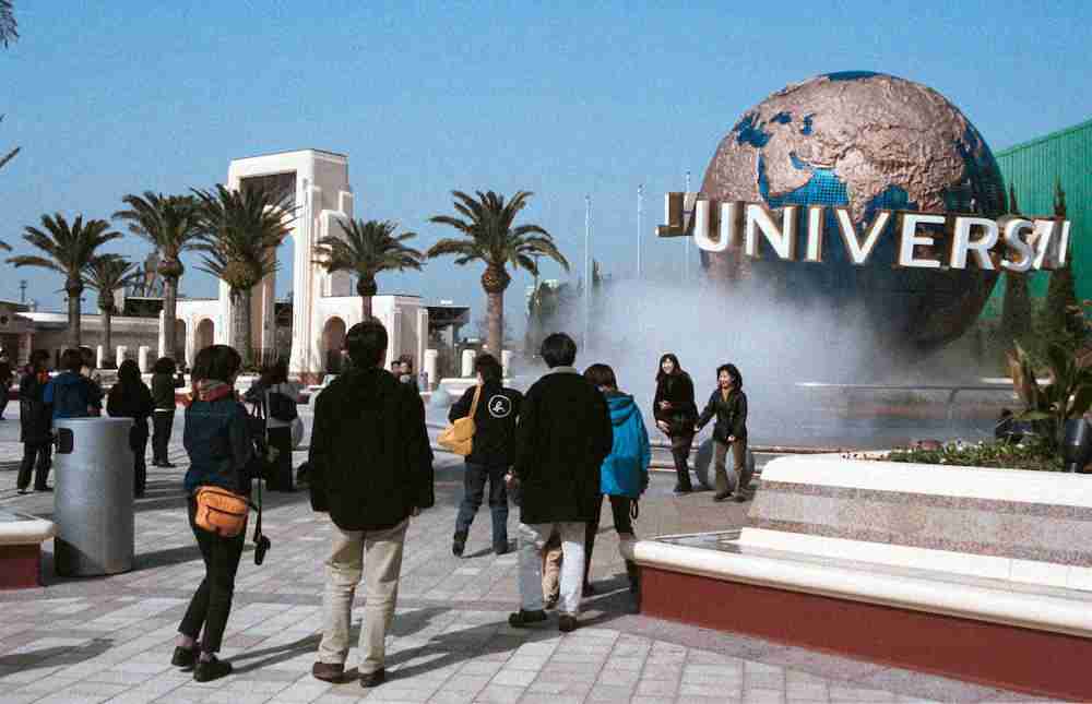 「下着ユニバ」騒動 女性インスタグラマーが"聖地巡礼"「ちゃんと服着た」ネット衝撃「メンタル強すぎ」 | ガールズちゃんねる - Girls Channel