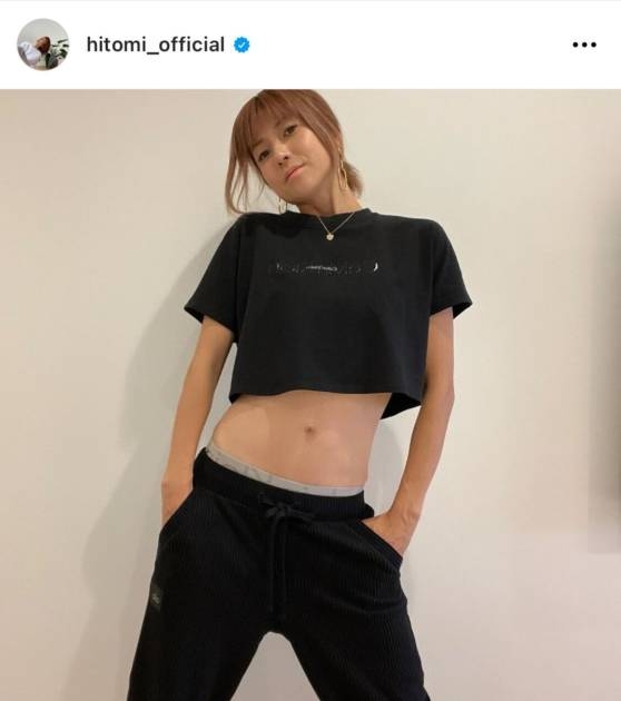 「すごすぎる」hitomi、46歳で披露した美腹筋・ほっそりウエストに称賛の声「いつまでも細い」 | ガールズちゃんねる - Girls Channel