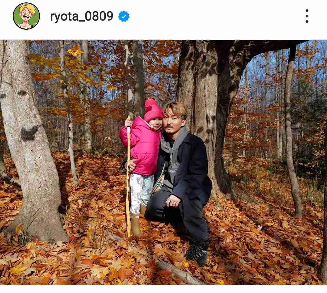 ワンオクRyota、金髪の5歳長女と親子ショット…美人妻はアヴリル・ラヴィーンの妹「素敵な家族」 | ガールズちゃんねる - Girls Channel