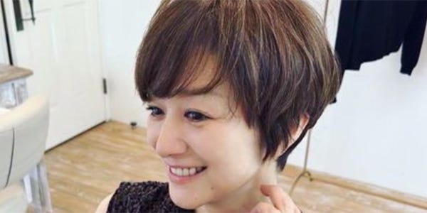 休養中の鈴木京香“人生初”ショートヘアに 2ヶ月ぶりの近影に反響 | ガールズちゃんねる - Girls Channel