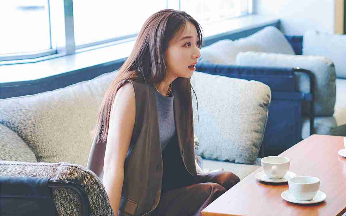 雑誌『CLASSY.』閉ざされた雪の山荘で発生した事件を解決するアラサー女子の着回しコーデを展開→ミステリ作家の皆さんが続々反応 | ガールズちゃんねる - Girls Channel