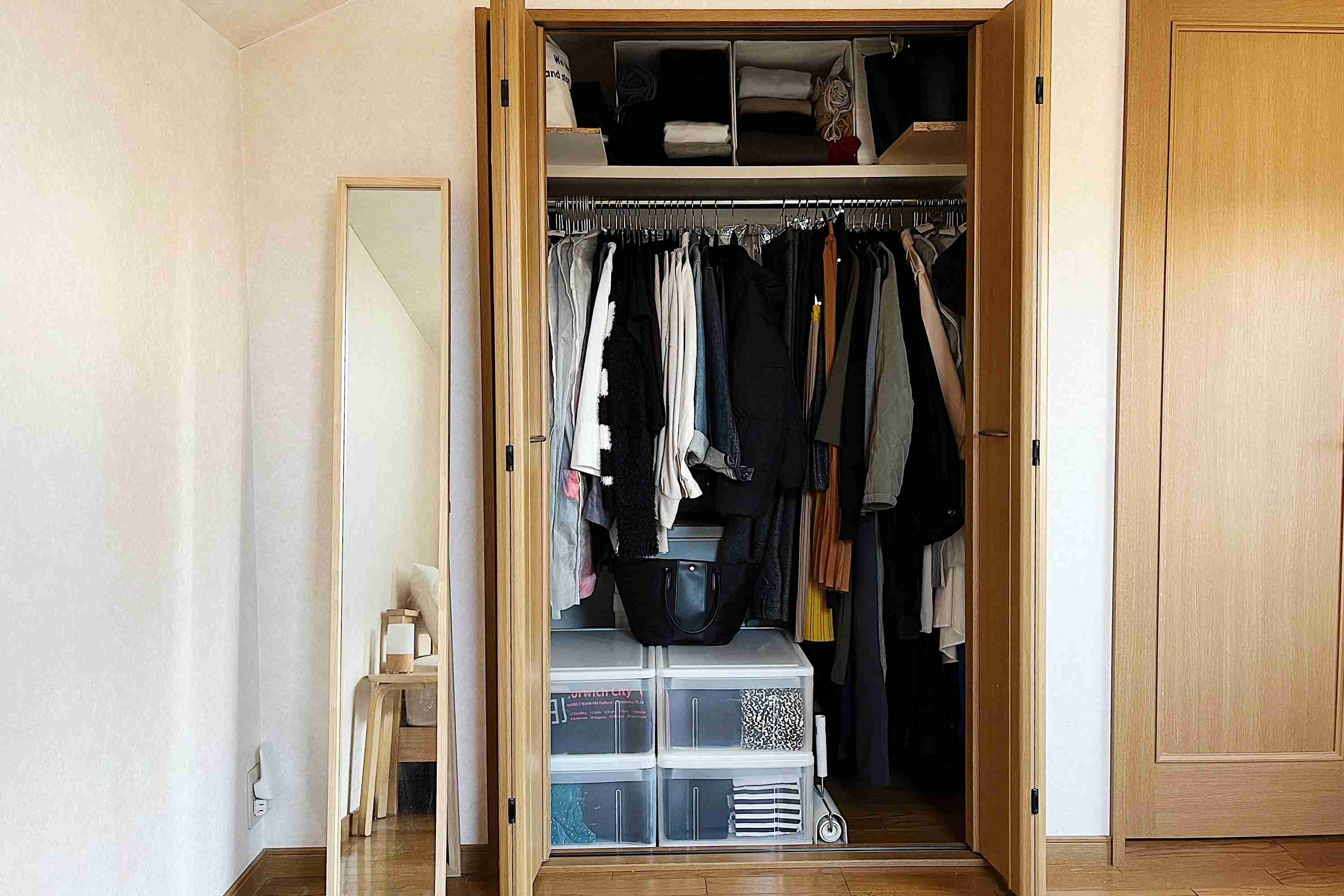 冬のクローゼットが“すっきり片づく”コツ3つ。ごちゃつく「黒タイツ」の収納は100均グッズで | ガールズちゃんねる - Girls Channel