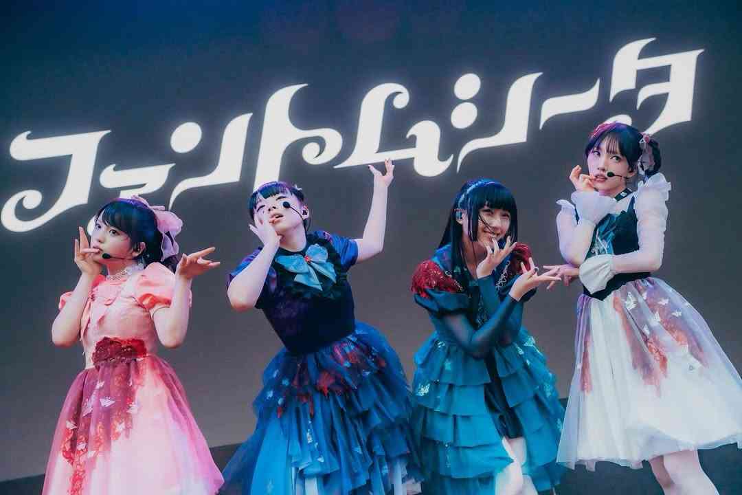 Adoプロデュースの女性4人組、ファントムシータがメジャーデビューイベント Adoのサプライズ激励に「恐ろしくも美しいアイドルとして頑張ります ...