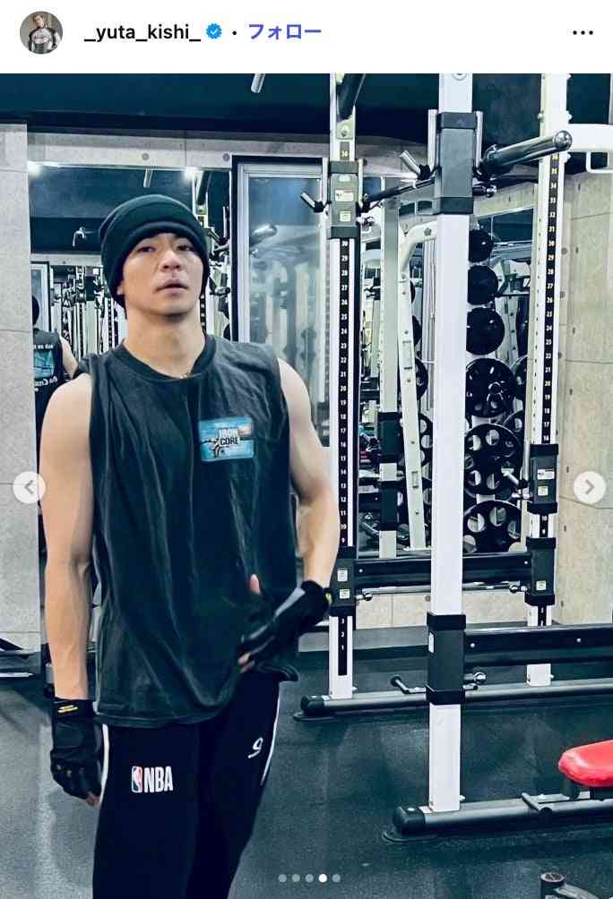 Number_i岸優太「ジムDAY」ボディメイクで鍛え上げた筋肉披露「腕の血管がすごい」「圧巻の肉体美」と反響 : ガールズVIPまとめ